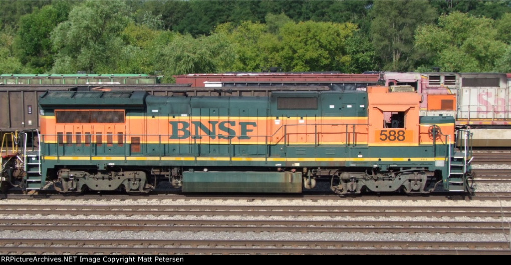 BNSF 588